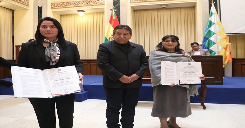 Presidente de la ALP posesiona a Nelly Arista y Yajaira San Martín como ...