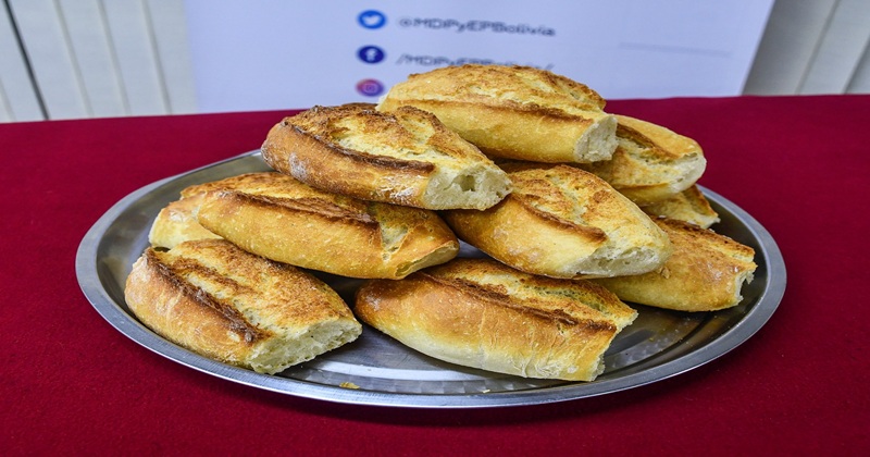 Gobierno y Panificadores garantizan precio del Pan de Batalla en Bs 0 ...
